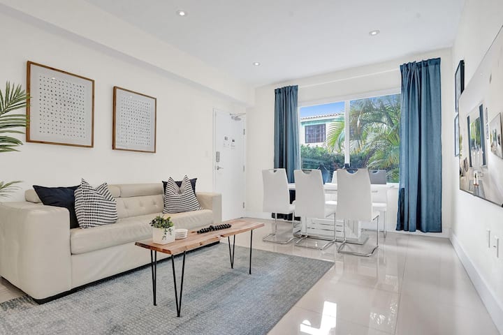 Charter Suite | Resort & Parking Passes Available - South Beach