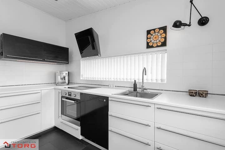 Private Home With Good Parking And Balconies - Reykjavik