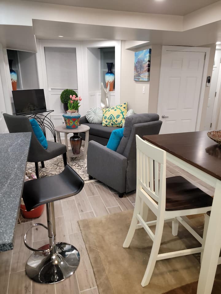 Quiet 1br, 1.5 Bath Apt. Oasis Steps From Subway - Brooklyn, NY