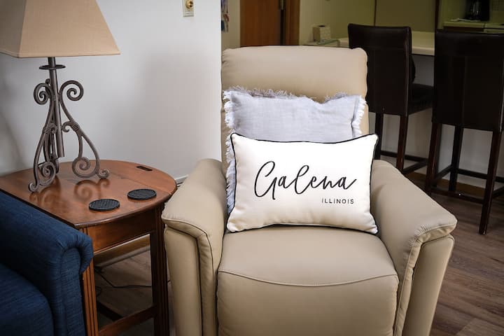 Townhome On Golf Course, Pet Friendly, Sleeps 4 - Galena, IL