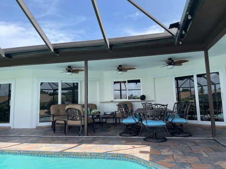 Cheerful 3 Bedroom On A Canal - Cape Coral, FL