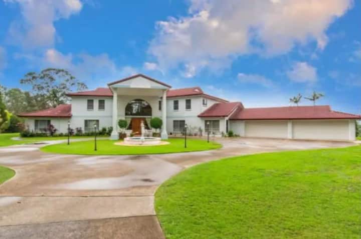 Be Our Guest In Our Pullenvale Mansion. - Brisbane