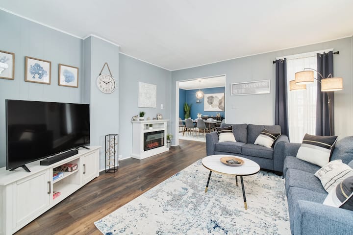 Cheerful 3-bedroom Home Central To Everything - Manistee, MI