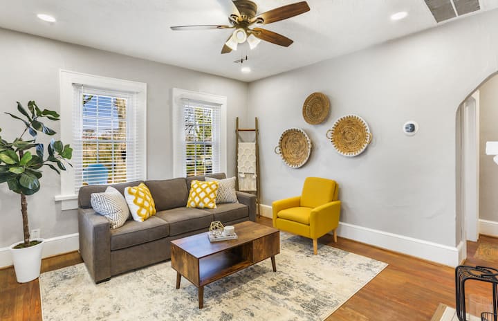 Charming Home! Prime Location! Cozy And Trendy! - Atlanta, GA