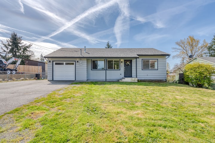 Gathering Spot * Spacious 5 Br / 3 Bath Home - Kent, WA