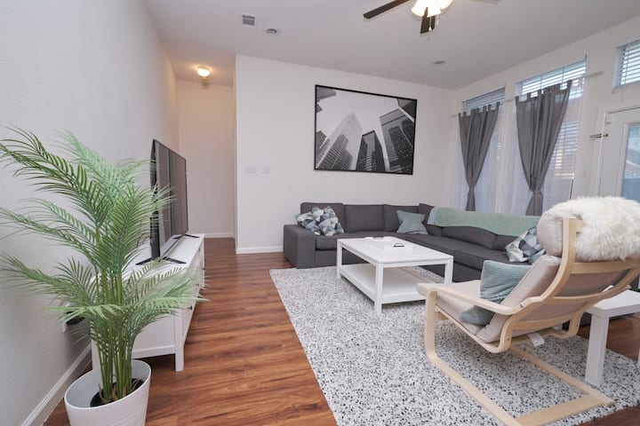 Beautiful, Spacious2, King Bed - McKinney, TX