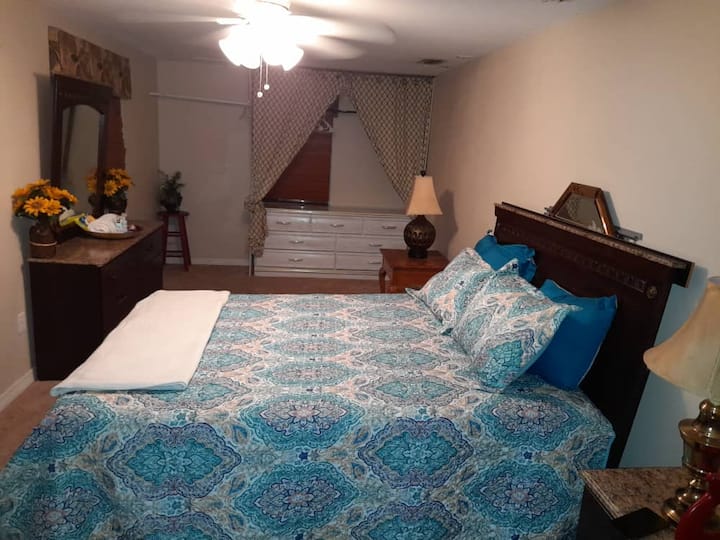 Cheerful 4 Bedroom Home , - Sarasota, FL