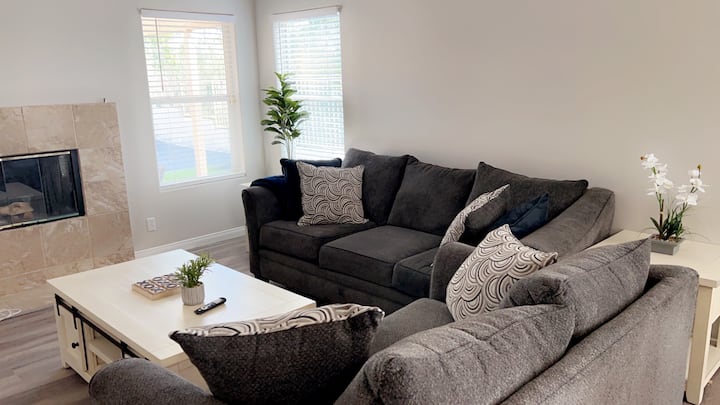 Family Friendly Game House! Renovated! With Views! - Morongo Valley, CA