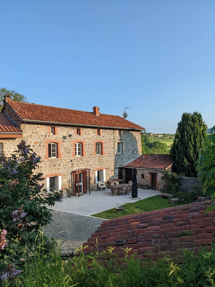 Les Gouttes Hôtes / Gîte De Groupe à La Campagne - Chalmazel