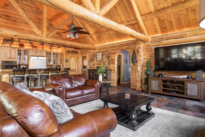 Luxury Log Cabin~game Room~near Snow Summit Slopes - Big Bear Lake, CA