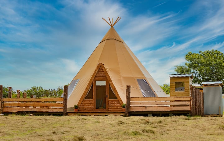 Piran Glamping Tipi - Cornwall