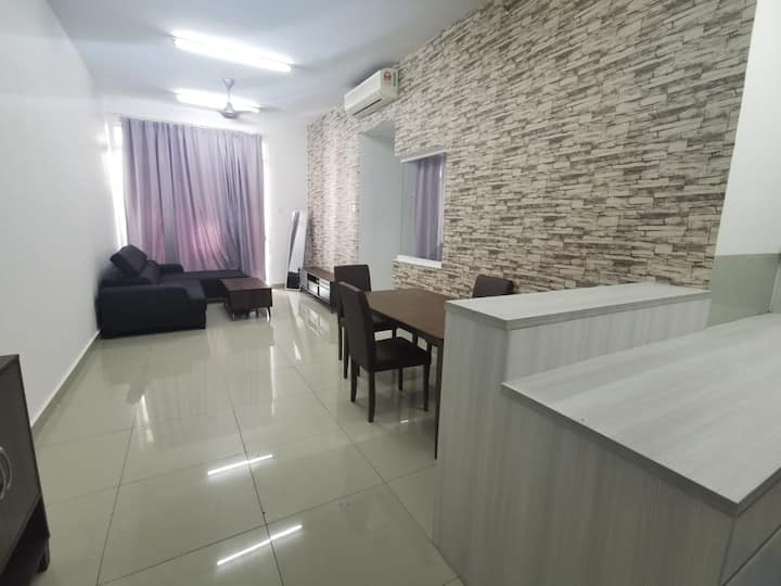 Lovely 3 Bedrooms Pool View. Fit 6-8 Inc Children - Cyberjaya