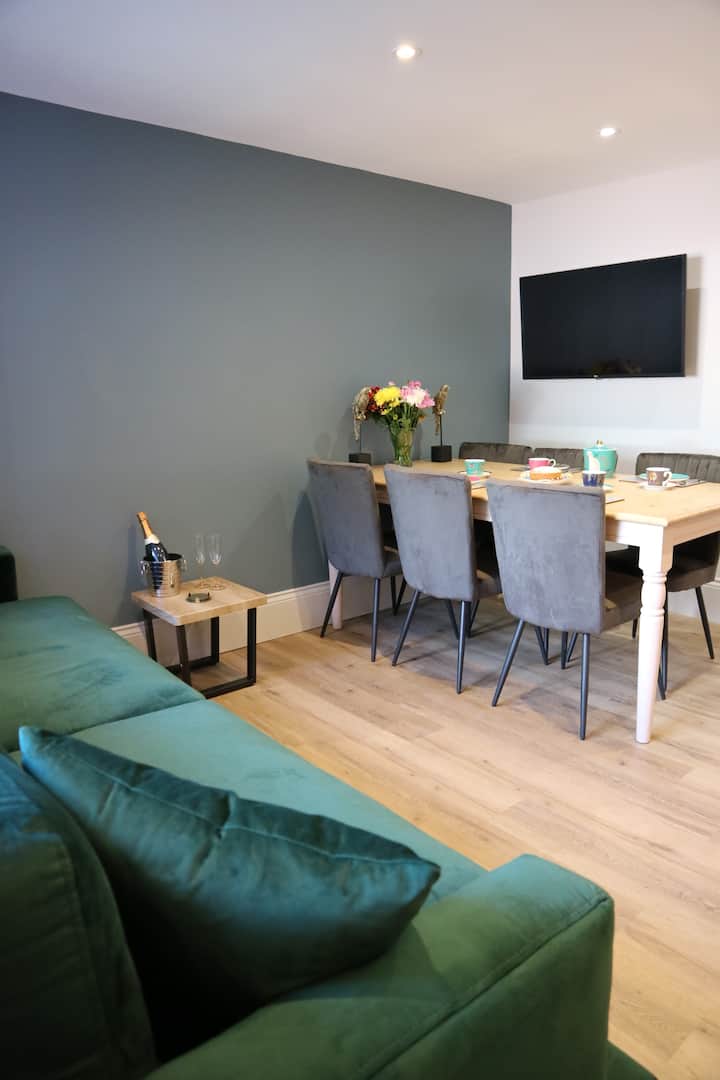 Charming 3-bedroom Apt In Southport - Sleeps 8 - Southport