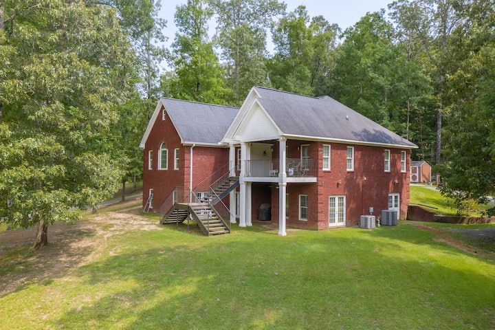 6 Miles From Ua. Beautiful View. Gorgeous Home. - Tuscaloosa, AL