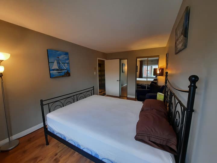 Lovely 2 Bedroom W/a Pool In Summer, No Car Needed - Ottawa
