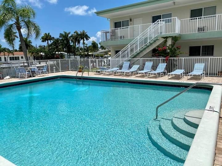 Florida Waterfront Condo 1st Floor W/ Pool & Patio - Pompano Beach, FL