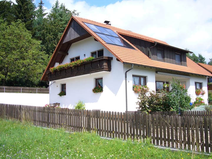 Komfort. Eingerichtete Ferienwohnung Am Waldrand - Pottenstein