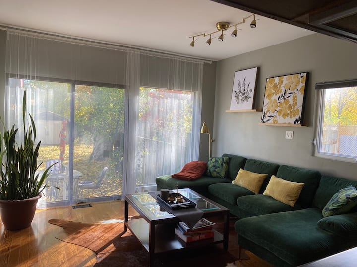 Spacious Oasis In Best Location, Free Parking - Toronto