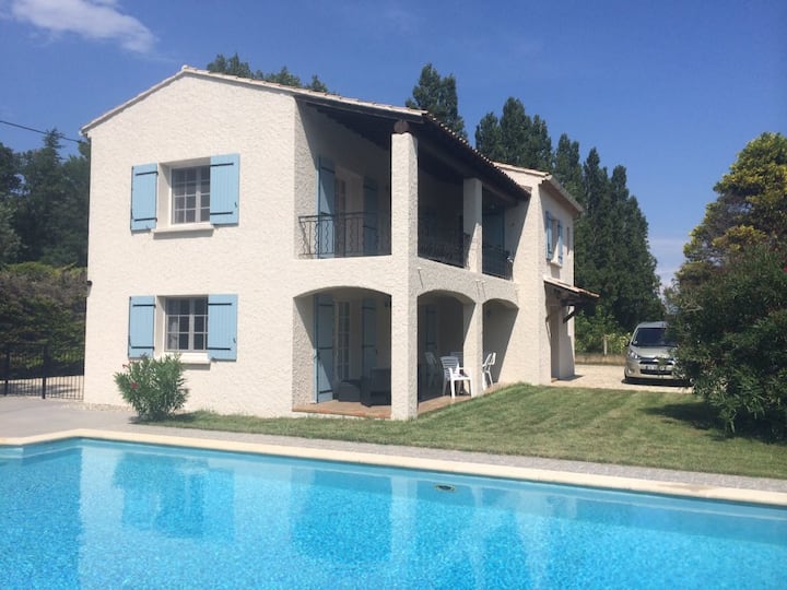 Lovely  4 Bedroom Villa With Pool - Avignon