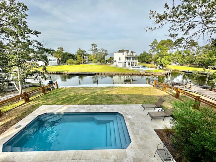 Cheerful 2-bedroom Home On The Water With A Pool - Pass Christian, MS