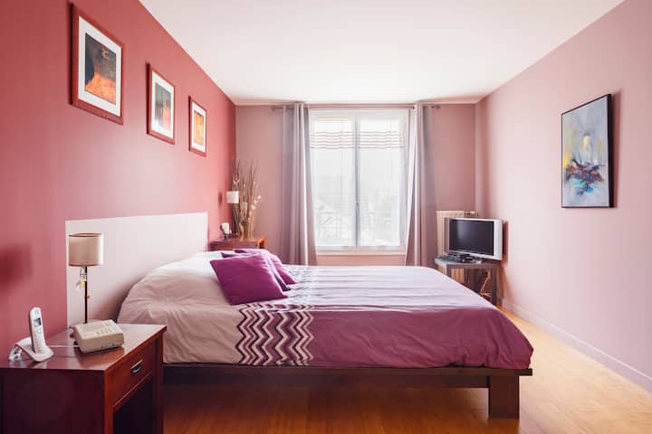 Grande Chambre Et Salle De Bain Privées En Maison - Saint-Germain-en-Laye