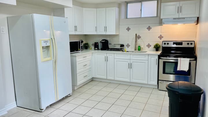 New Renovated Bedroom With Shared Bathroom/kitchen - 미시소거
