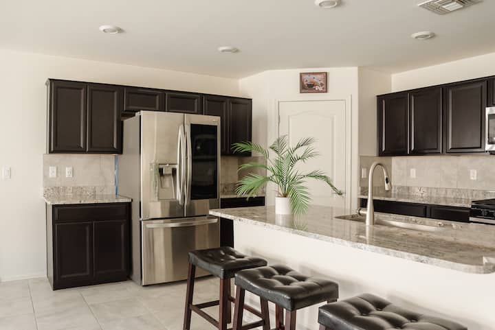 New: New, Large, Beautiful, & Family Friendly Home - Tucson, AZ