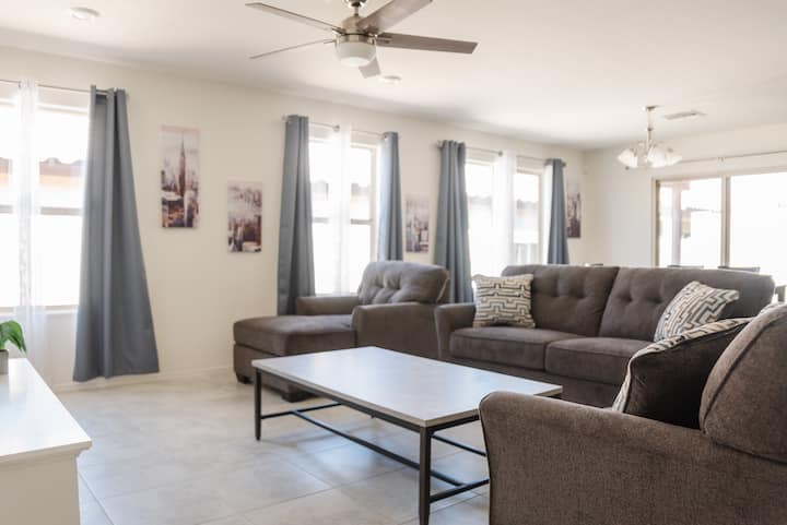New: New, Large, Beautiful, & Family Friendly Home - Tucson, AZ