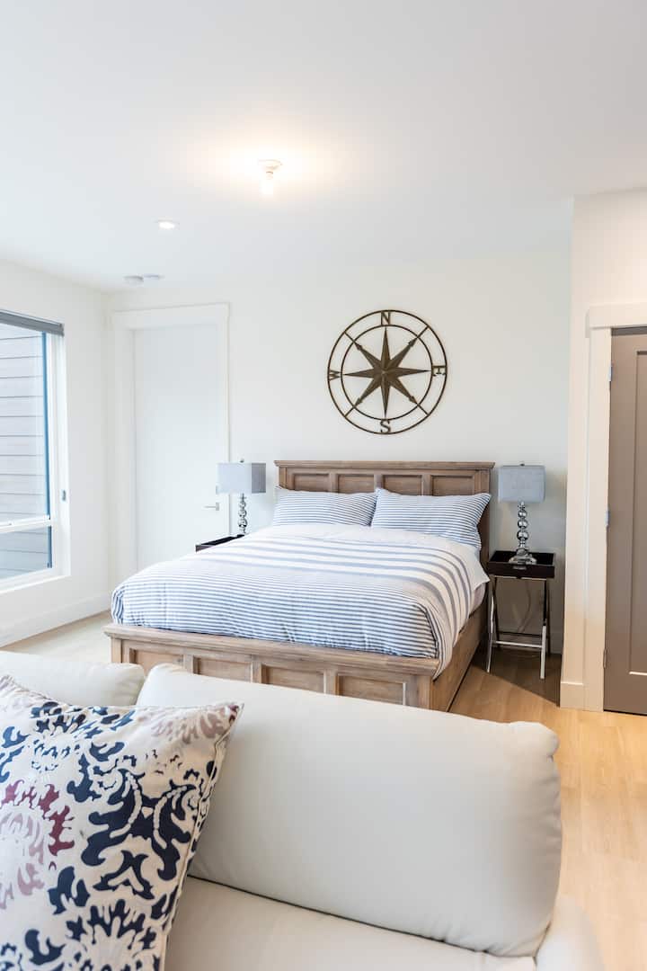 Executive Studio With Ocean & Mountain Views - Vancouver Island