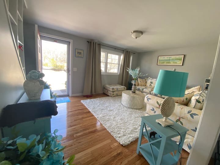 Beautiful Renovated House Near Westerly Hospital - Misquamicut State Beach, RI