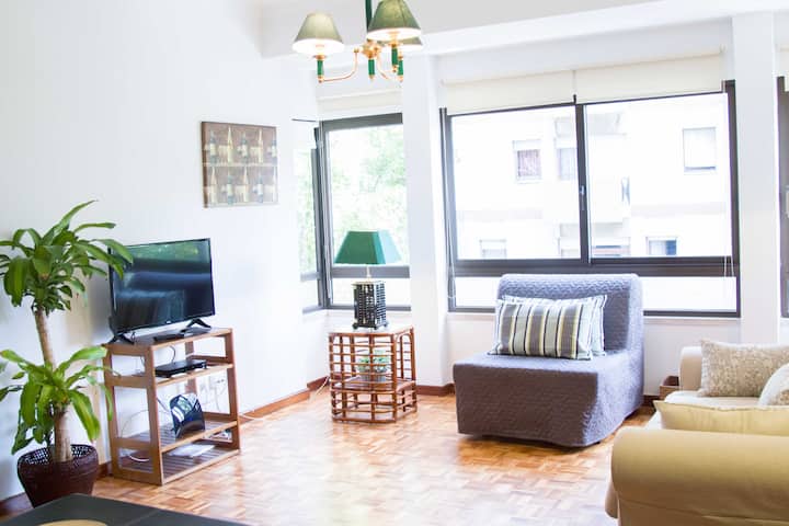 Central And Cosy Rainbow House - Lisbon