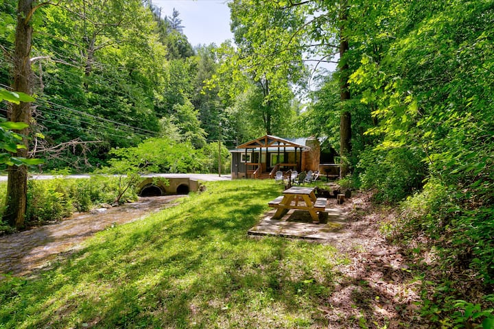 Renovated Creekside Cottage In Townsend - Townsend, TN