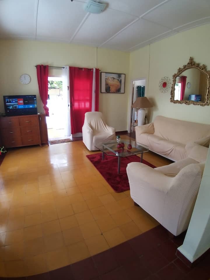 Gezellige Woning Met Terras In Een Rustige Wijk. - 庫拉索
