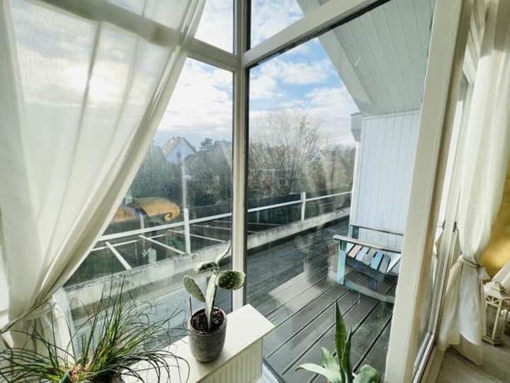 Beautiful, Central Apartment (90m²) With Balcony - Hanovre