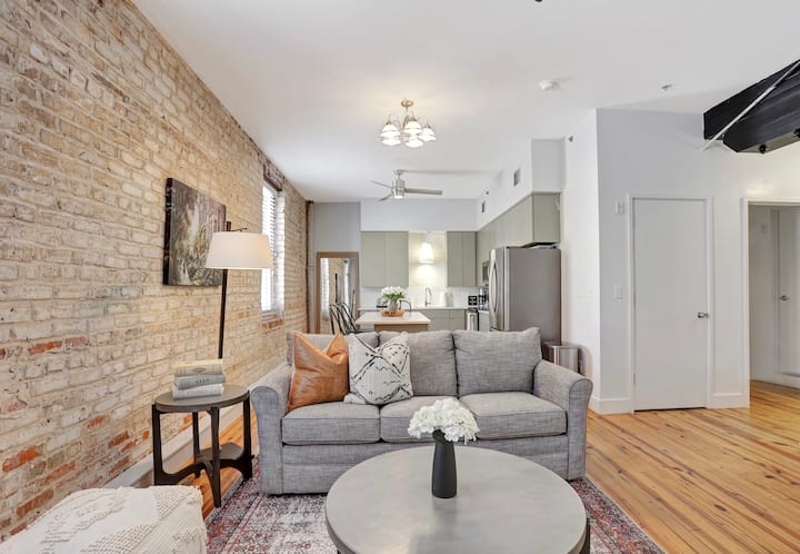 Historic Industrial Downtown Loft On Broughton St. - Savannah