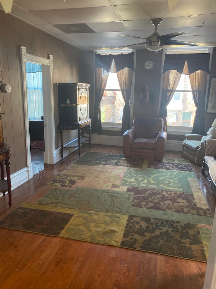 Great Large Bedroom - Evanston, IL