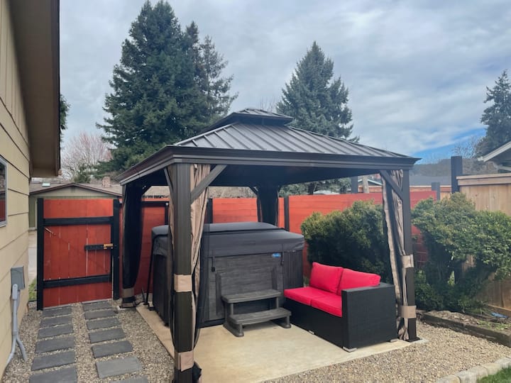 Luxury Modern 2 Br W/ Hot Tub Near Mckenzie River - Oregon