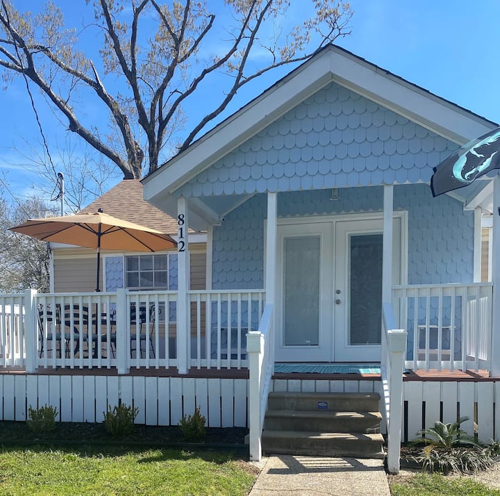 Large Beach House Sleeps 12, Pet Friendly Yard - Gulfport, MS