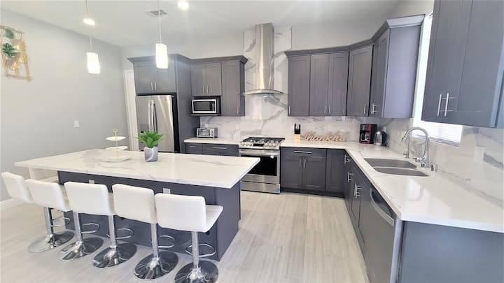 The Breezy Ohana - 10 Mins From Disney - Buena Park, CA