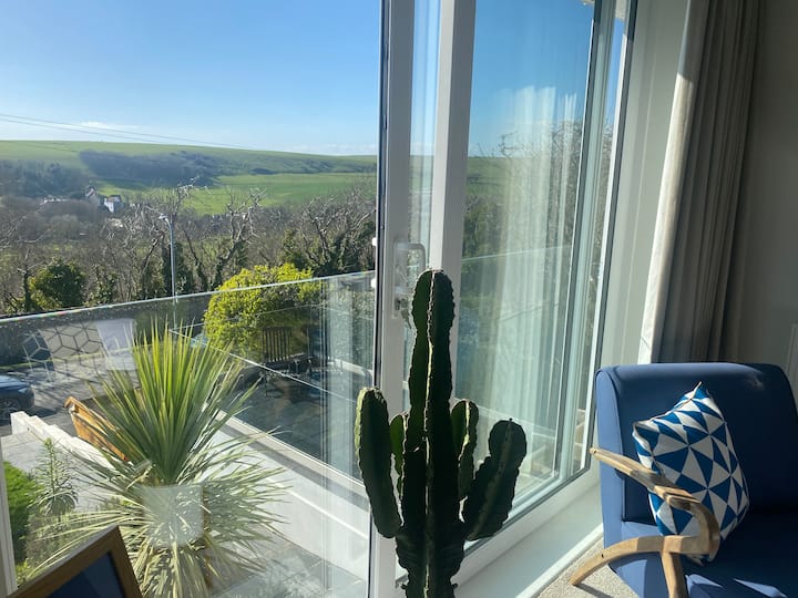 Longhill House With Stunning Views & Free Parking - 로팅딘
