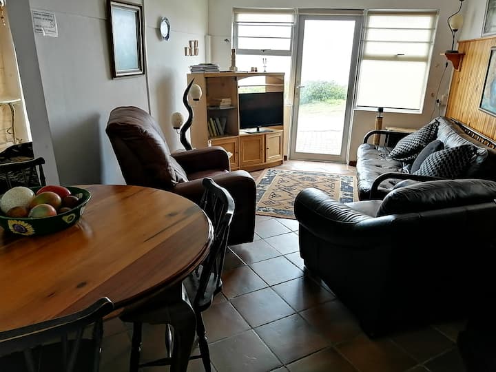 Nou Toe Nou: 2 Bedroom, Pet Friendly Flatlet -