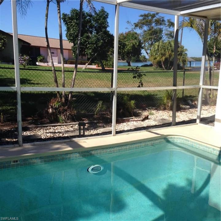 Naples ( Isle Of Capri ) 3 Bedroom Home With Pool - Marco Island, FL