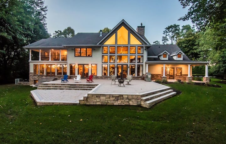 Jersey Shore Mansion On The Lake - Red Bank, NJ