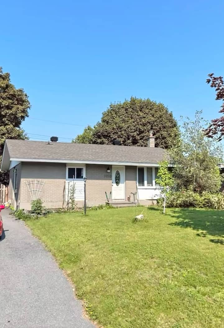 Private Spacious 1 Bedroom Basement Apartment - Ottawa