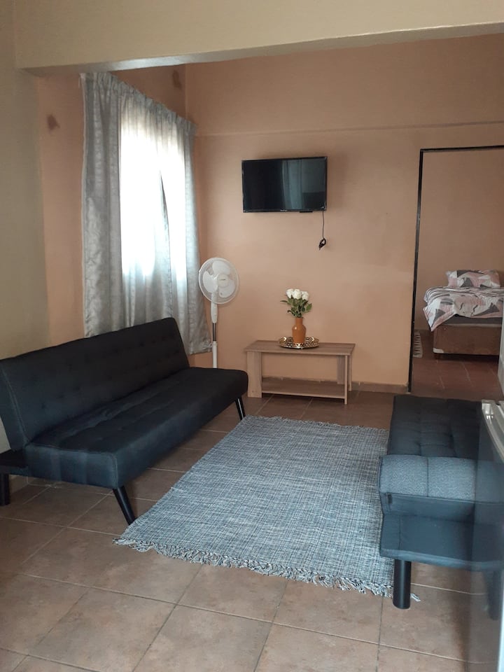 Joe's Guest Lodge
Lovely 2 Bedroom Apartment - De Deur
