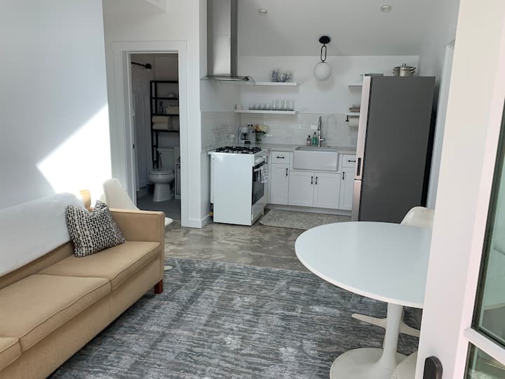 1br Bungalow 10mins To East Beach W/ Private Patio - Santa Barbara