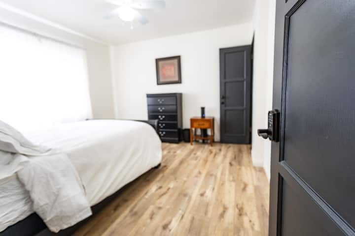 Cheerful Spacious Home Near Lax & Hospitals - Hawthorne, CA