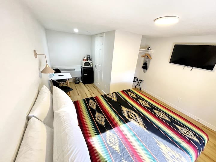 *The Frederick Motel - Retro Queen Room On Main! - フレデリックスバーグ, TX
