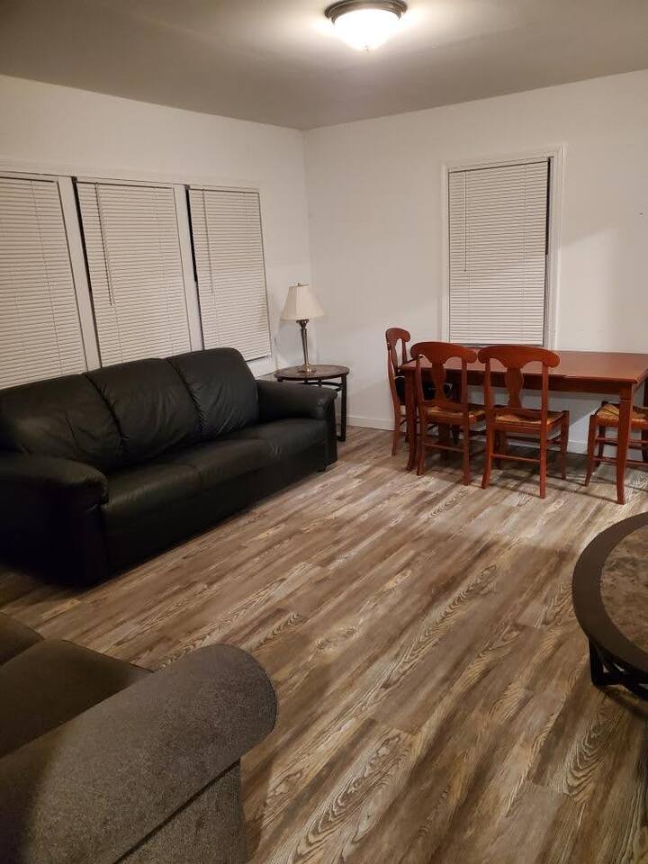 Cozy 2 Bedroom With Everything You Need. - Northridge, OH