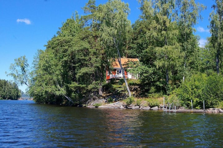 Sjöstuga Med Egen Brygga Och Båt Utanför Gränna - Gränna